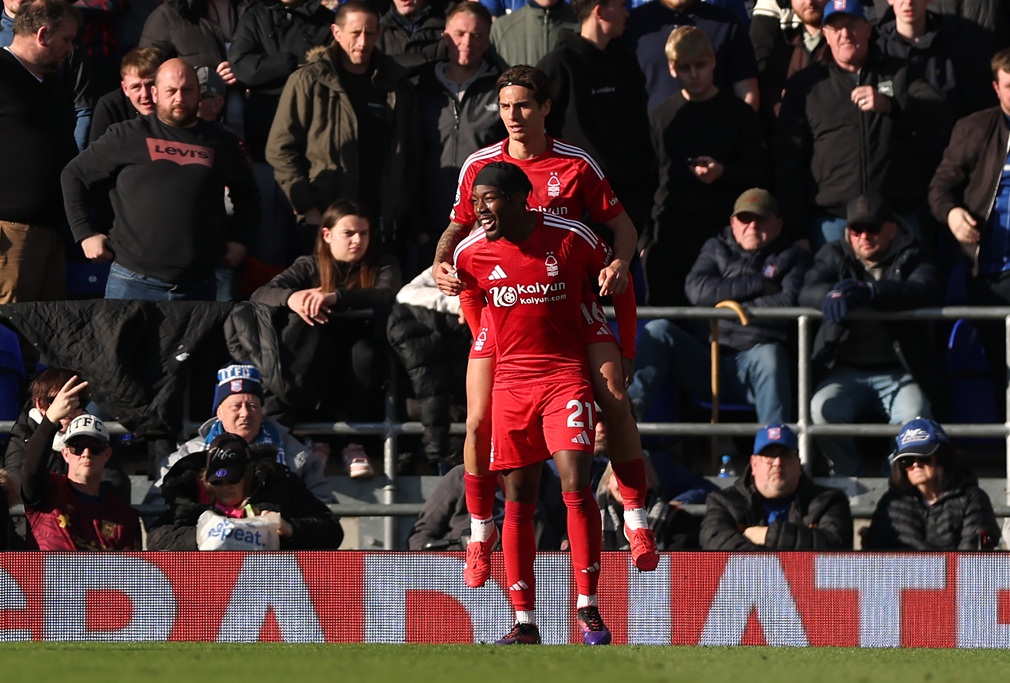 El súper Nottingham Forest ganó y se afianza en el Top 3 de la Premier ...